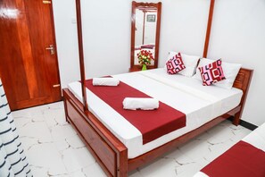 Lençóis de algodão egípcio, cofre no quarto, secretária 