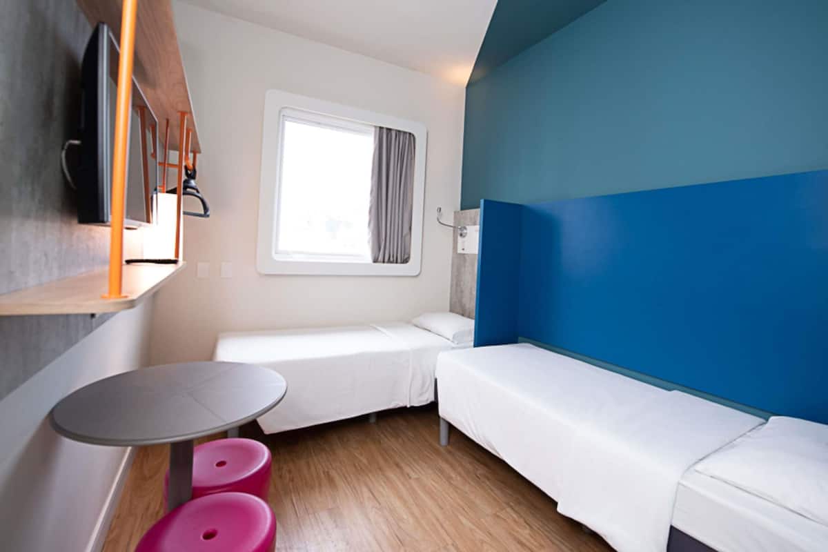 Apartamento, 2 camas individuais | Cortinas/cortinados opacos, quartos insonorizados, Wi-fi grátis