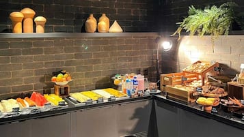Café da manhã com buffet todos os dias (BRL 42.90 por pessoa)