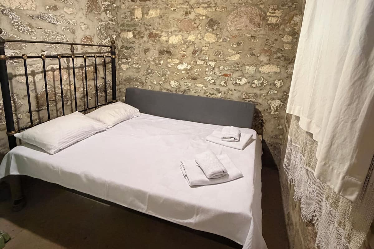 Quarto solteiro econômico | 5 quartos, individualmente decorados, individualmente mobiliados