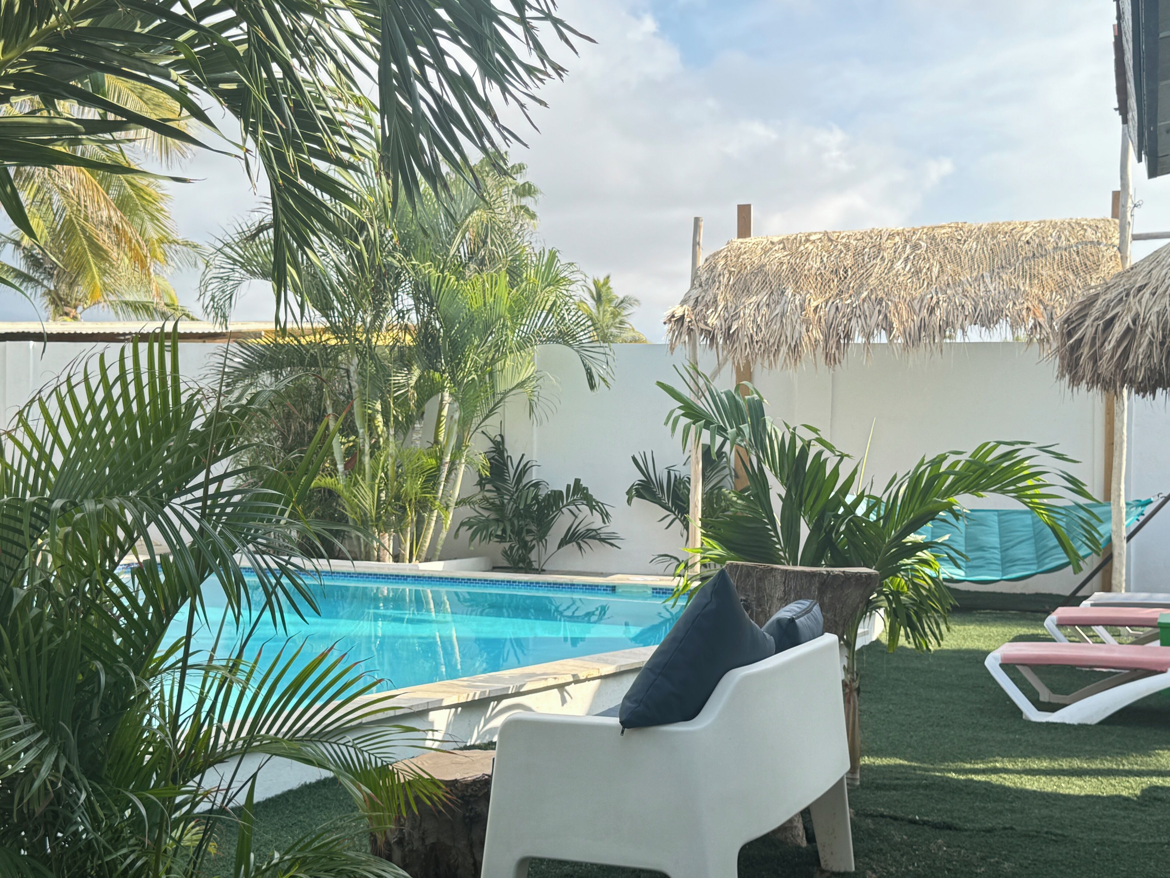 Quarto Básico | Vista para o jardim