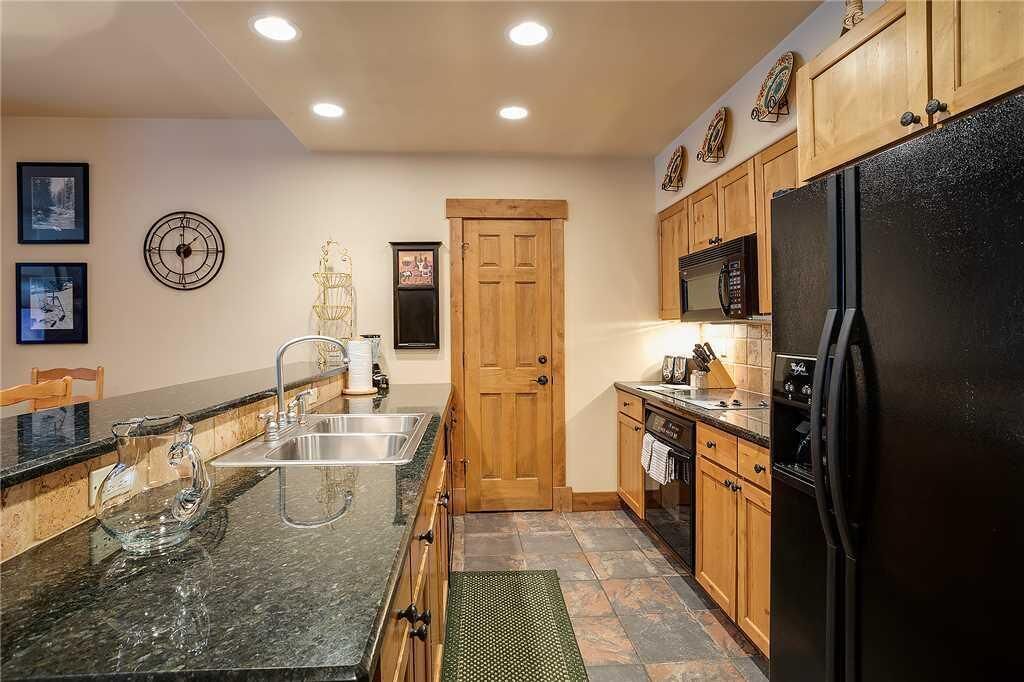 Apartamento em Condomínio Fechado, várias camas (3102 Champagne Lodge, Trappeur's Cros) | Cozinha privada | Um frigorífico, um micro-ondas, um forno, uma placa de cozinha 
