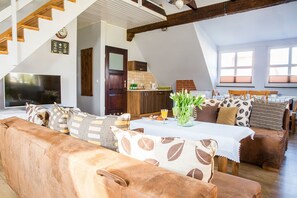 Apartamento, 1 quarto | Área de estar | TV