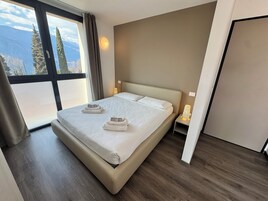 Apartamento, 1 quarto | 1 quarto, quartos à prova de som, ferros/tábuas de passar roupa