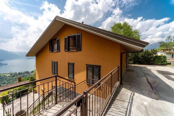 Bologna House - Varenna