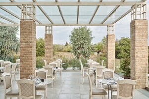 2 restaurantes, café da manhã, culinária internacional