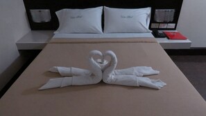 Secretária, Wi-fi grátis, roupa de cama fornecida 