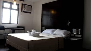 Twin Bed | Secretária, Wi-fi grátis, roupa de cama fornecida