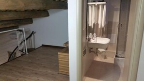 Um polibã, artigos de higiene pessoal grátis, um secador de cabelo 