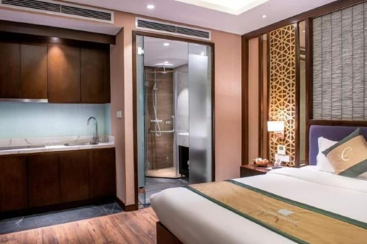 Camas de colchão viscoelástico, minibar, cofre no quarto, secretária