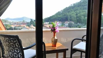 Loft Deluxe, 1 quarto, lareira, vista para o mar | Vista do quarto