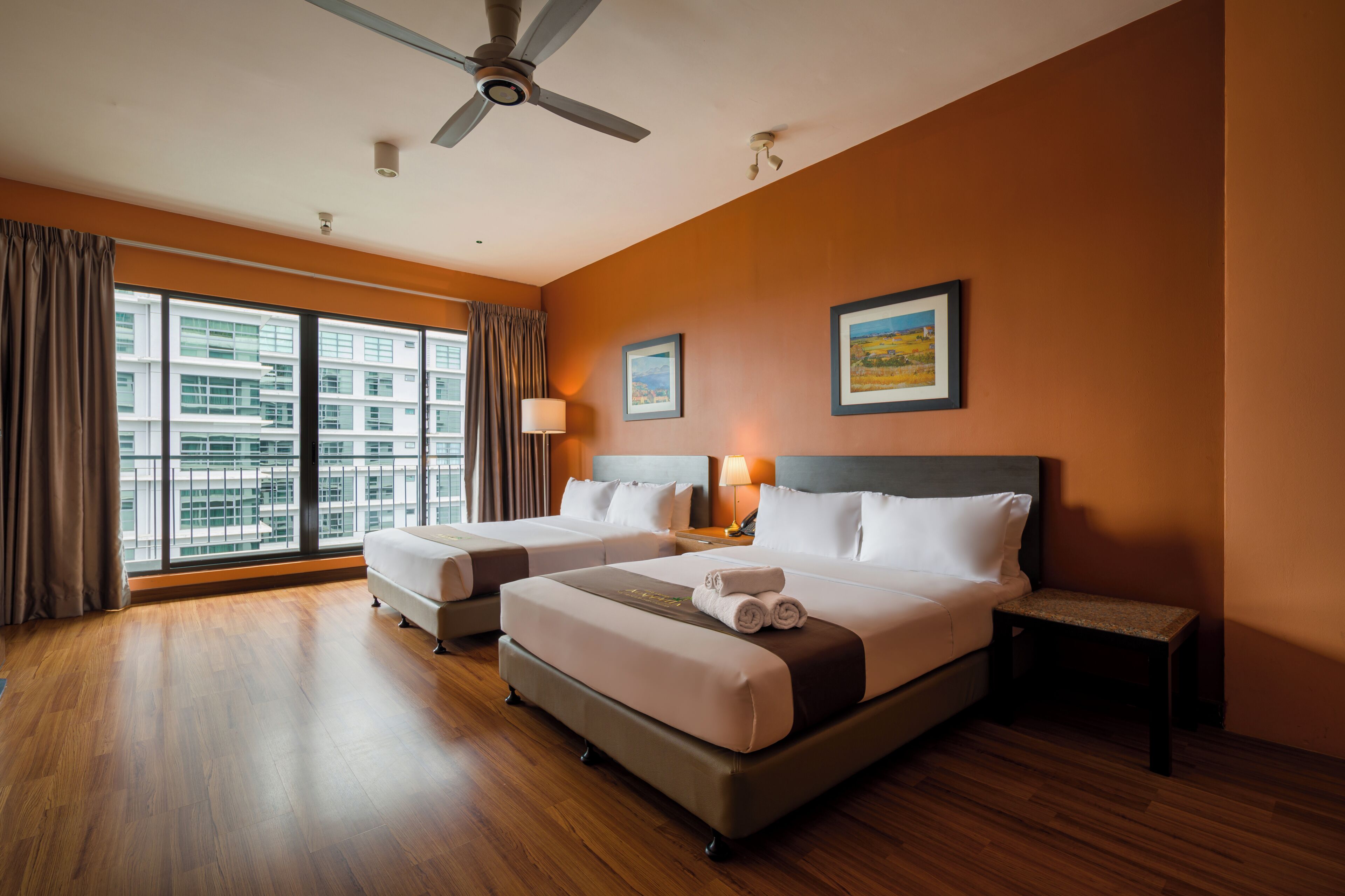 Suíte luxo, 2 camas Queen | Cofres nos quartos, escrivaninha, ferros/tábuas de passar roupa