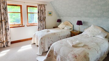 Quarto duplo, banheiro privativo | Cortinas blackout, Wi-Fi de cortesia, roupa de cama