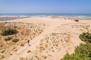 Perto da praia, serviço de traslado de/para a praia grátis 