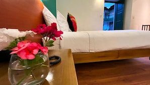 Cofre no quarto, secretária 