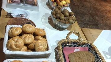 Café da manhã com buffet todos os dias (EUR 9 por pessoa)