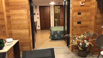 Quarto Duplo Comfort, vista para o jardim | Camas de colchão viscoelástico, minibar