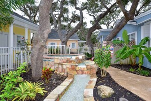 Piscina exterior, da(s) 09:00 à(s) 22:00, espreguiçadeiras 