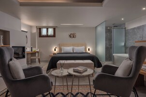 Signature Suite with Indoor Jacuzzi | Frigobar, cofres nos quartos, quartos à prova de som, Wi-Fi de cortesia
