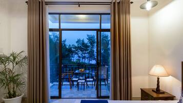 Minibar, cofre no quarto, secretária