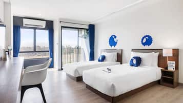 Koko Mate | Escrivaninha, Wi-Fi de cortesia, roupa de cama