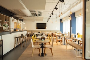 Pequeno-almoço tipo buffet diário (19.00 EUR por pessoa)