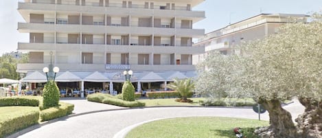 Fachada da propriedade