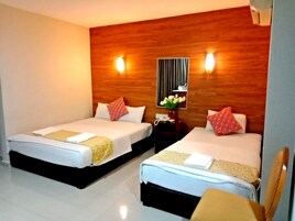 Quarto Triplo Deluxe | Secretária, quartos insonorizados, Wi-fi grátis 