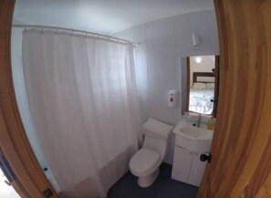 Um polibã, artigos de higiene pessoal grátis, toalhas fornecidas