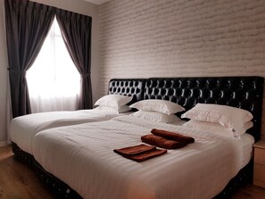 Apartamento Comfort, 3 quartos | 3 quartos, roupa de alta qualidade, secretária, ferro/tábua de engomar 