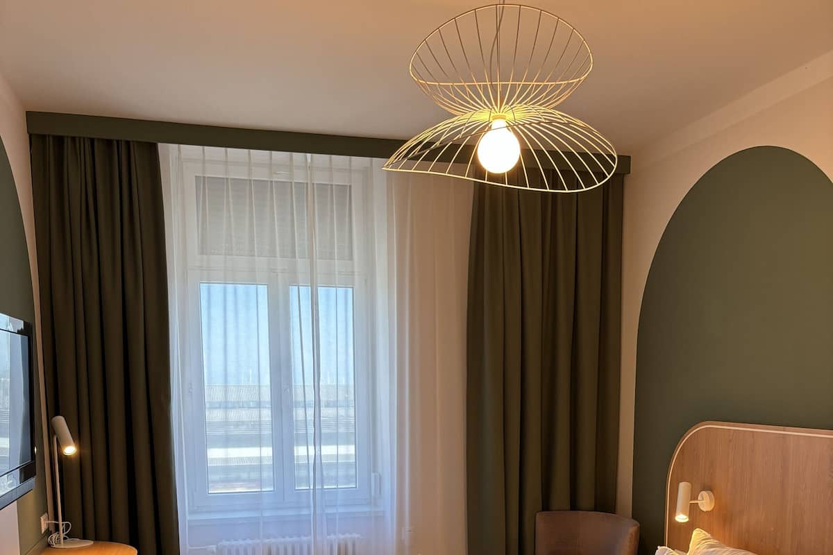 Quarto Duplo ou Twin | Cofre no quarto, secretária, cortinas/cortinados opacos, Wi-fi grátis