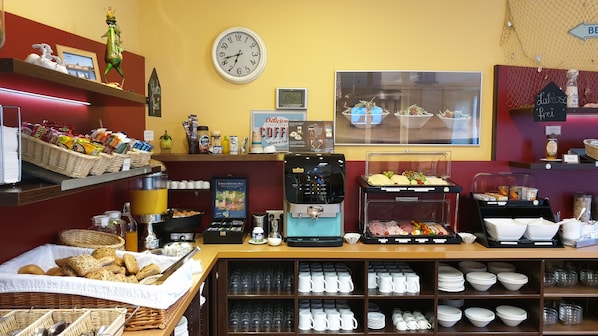 Pequeno-almoço tipo buffet diário (12.90 EUR por pessoa)
