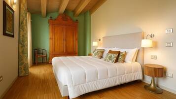 Quarto Superior | Edredões de penas, minibar, cortinas/cortinados opacos