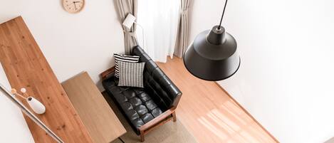 Estúdio design, 1 quarto, vista para a cidade | Sala de estar | TV de tela plana