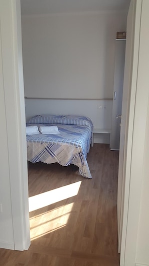 Quarto casal standard | Cofres nos quartos, escrivaninha, Wi-Fi de cortesia, roupa de cama