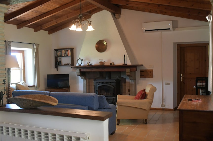 Mooi Zelfstandig Appartement Te Huur In Het Land - Urbino