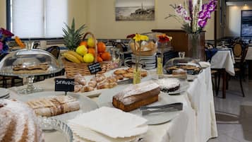 Pequeno-almoço continental diário (9 EUR por pessoa)