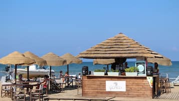 Perto da praia, 3 bares na praia