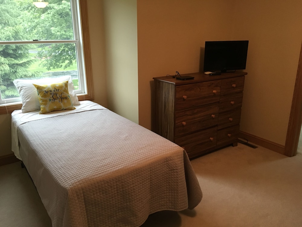 Luxury Lakefront Home: Private Dock & Outside Entertainment Areas In Resort. - DuBois, PA