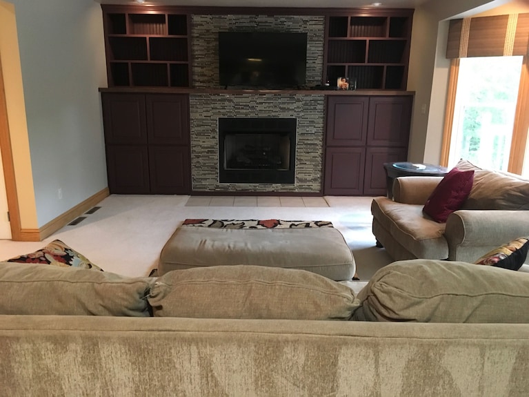 Luxury Lakefront Home: Private Dock & Outside Entertainment Areas In Resort. - Boone Lake, Penfield