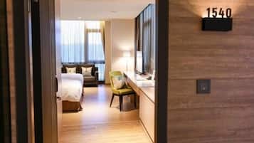 1 quarto, cofres nos quartos, escrivaninha