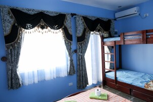 Casa (Pink, Quad Room) | Ferros/tábuas de passar roupa