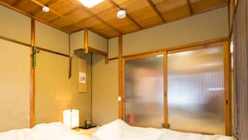 2 quartos, individualmente decorados, individualmente mobiliados