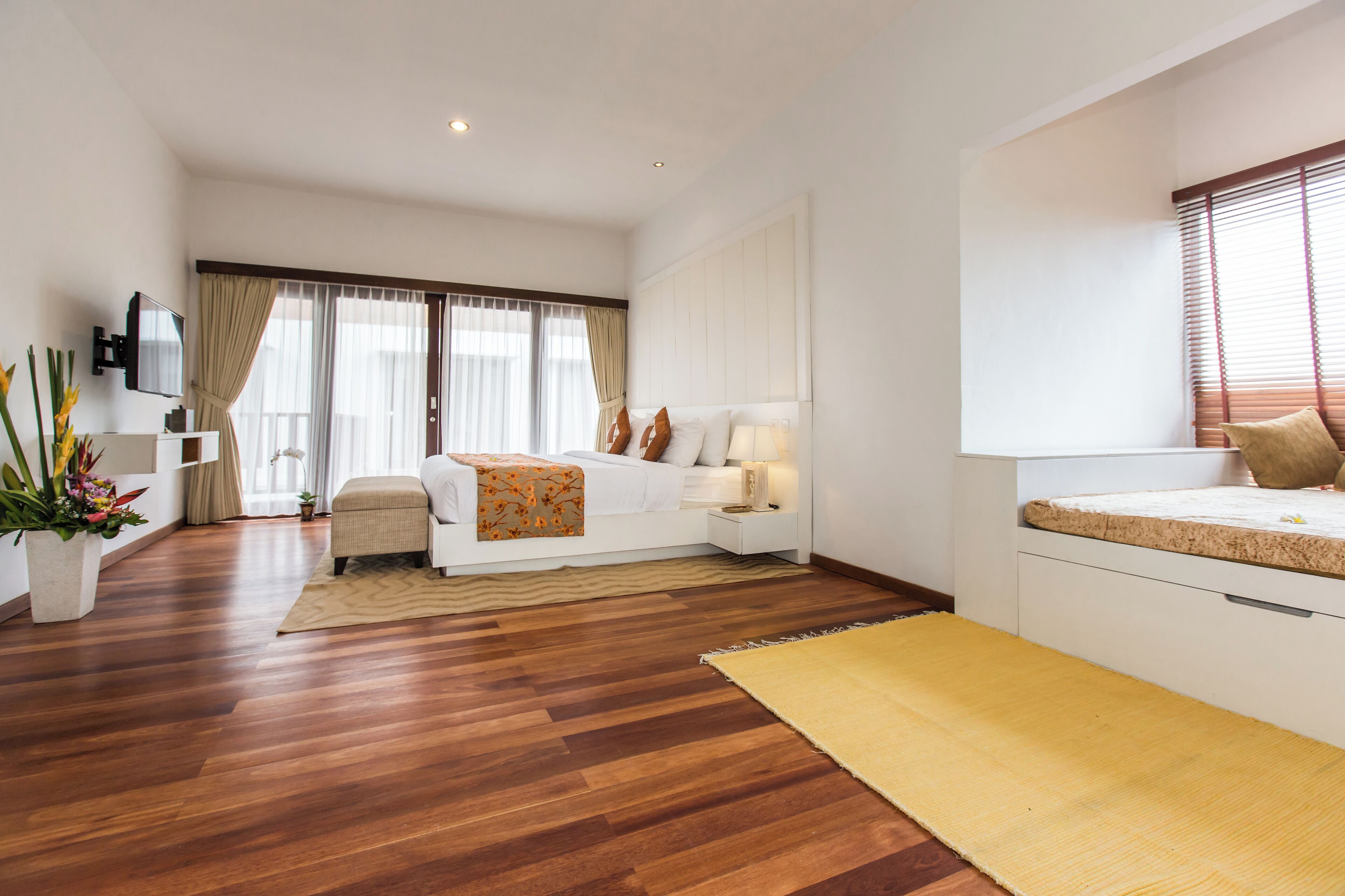 3 quartos, cofre no quarto, ferro/tábua de engomar 