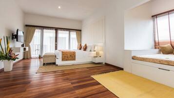 3 quartos, cofre no quarto, ferro/tábua de engomar