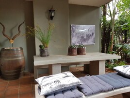 Área de estar no saguão