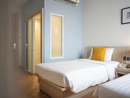 Quarto Twin Superior | Minibar, cofre no quarto, cortinas/cortinados opacos, Wi-fi grátis 