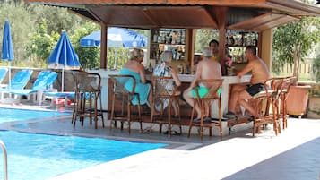 Bar à beira da piscina