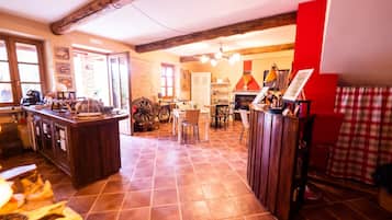 Pequeno-almoço tipo buffet diário incluído
