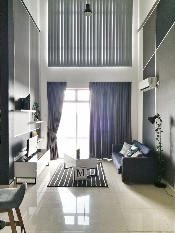 Duplex exclusivo, 3 quartos | Sala de estar | TV de tela plana